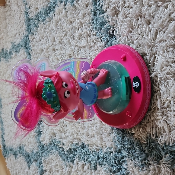 Dreamworks | Toys | Dreamworks Worldtour Trolls Poppy Light And Sound ...